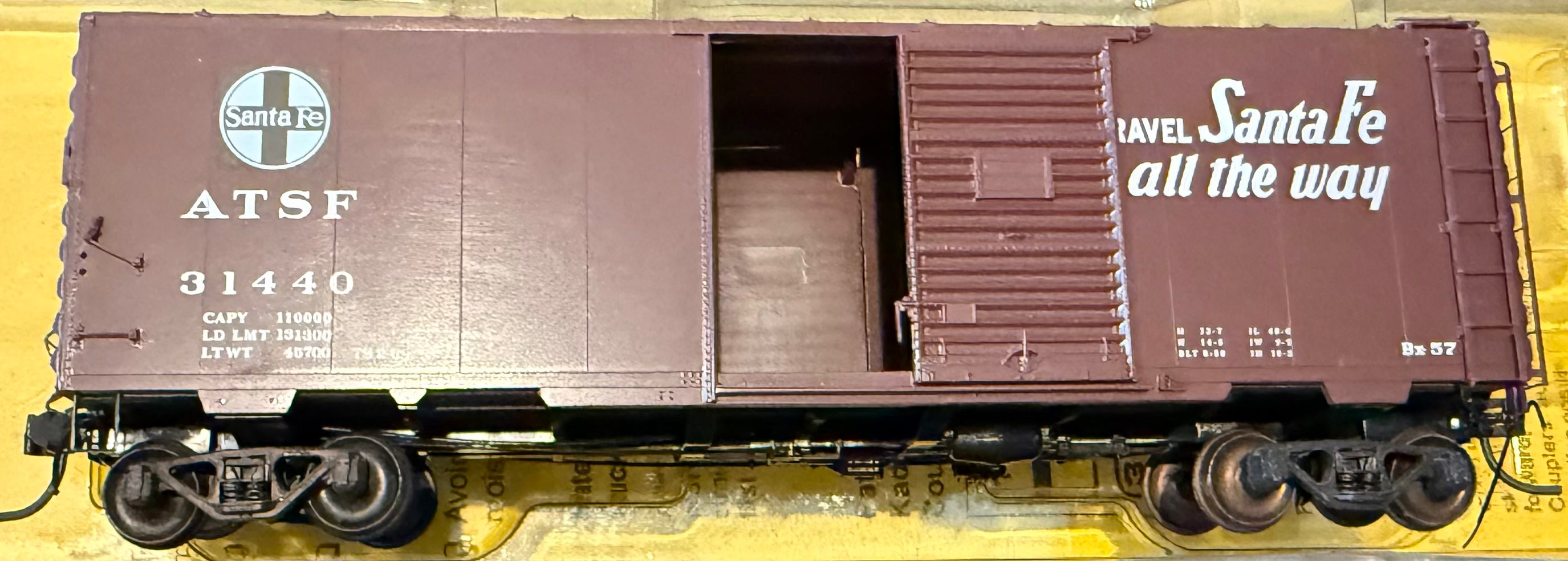 Kadee H.O. Scale 4015 ATSF (Super Chief) Rd# 31440 40’ PS-1 Standard B ...