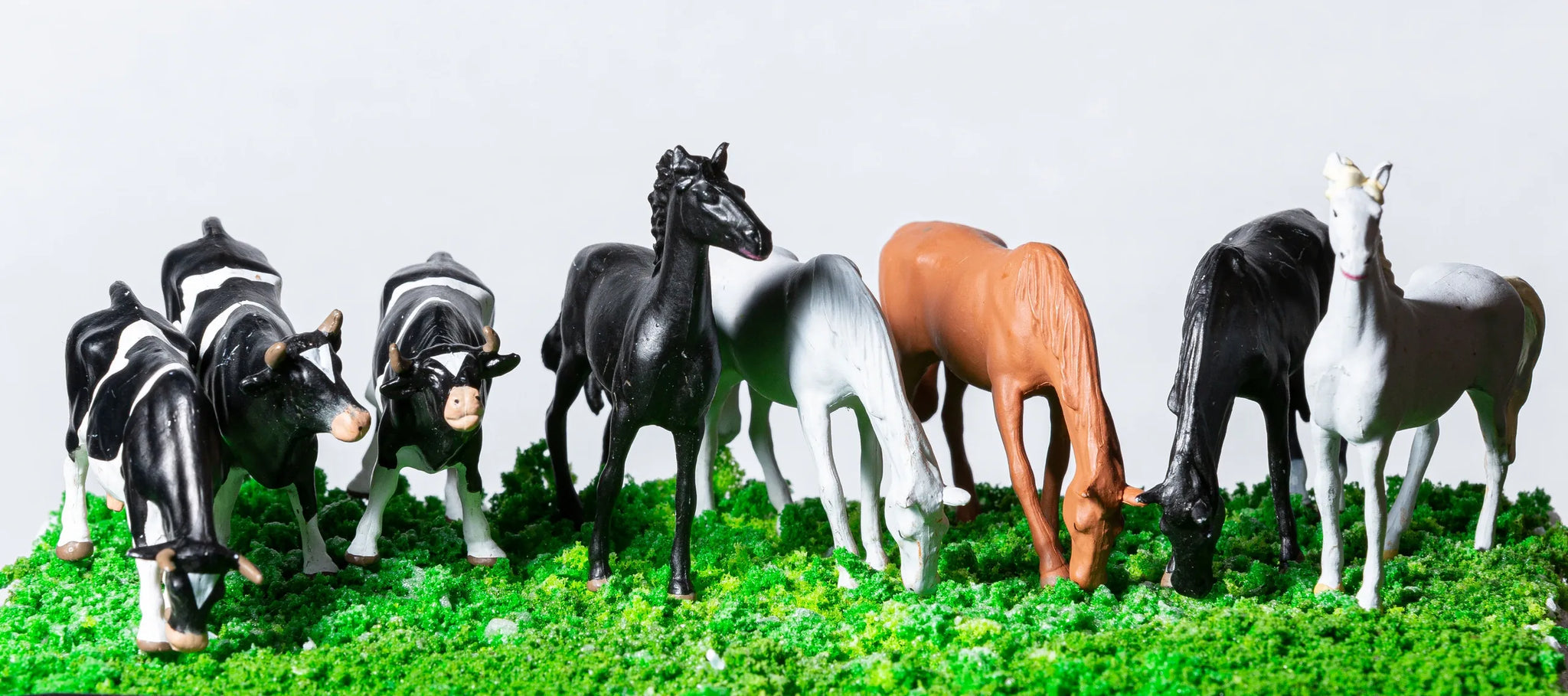 Rock Island Hobby O Scale Cows & Horses - 8 pieces RIH061301 – A&S Trains